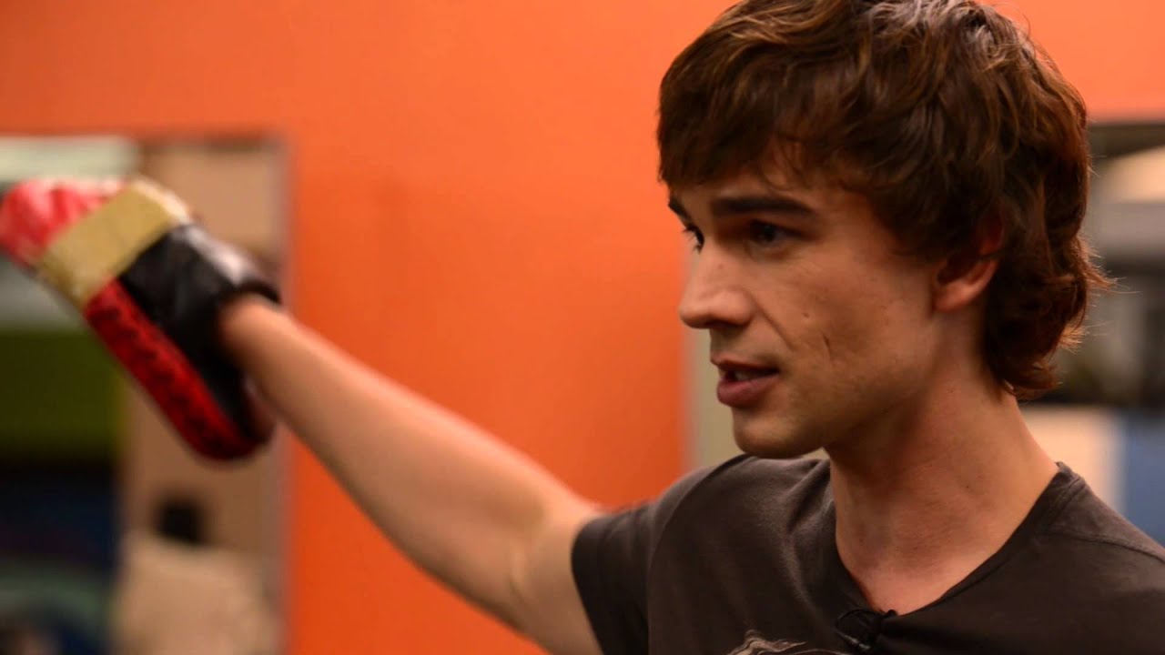 Boxing with Covert Affairs' Chris Gorham - YouTube