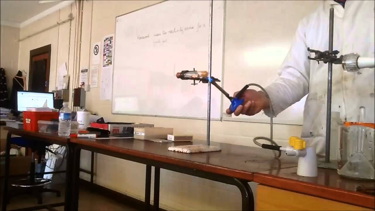 Magnesium Reacting with Steam - YouTube