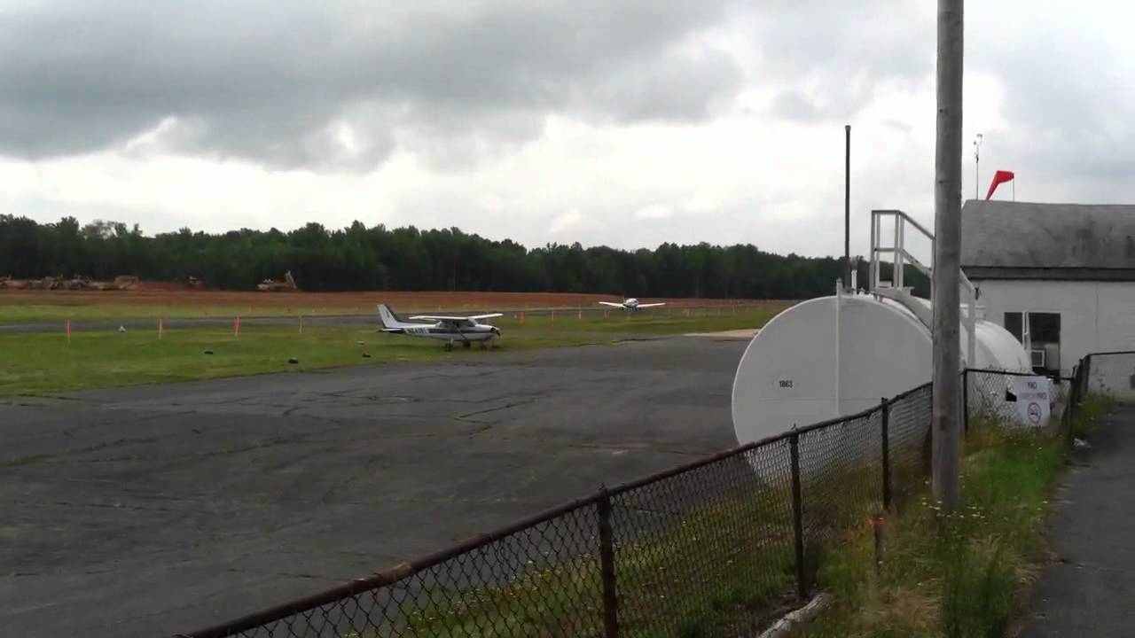 Plane Spotting at 2W5 - YouTube