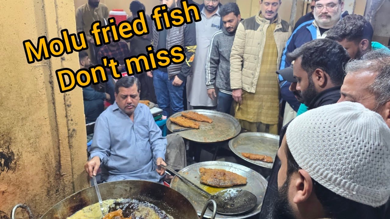 Molu Fried fish 👍.Most popular Baisan wali fish of lahore ️Mint chatni👌 ...