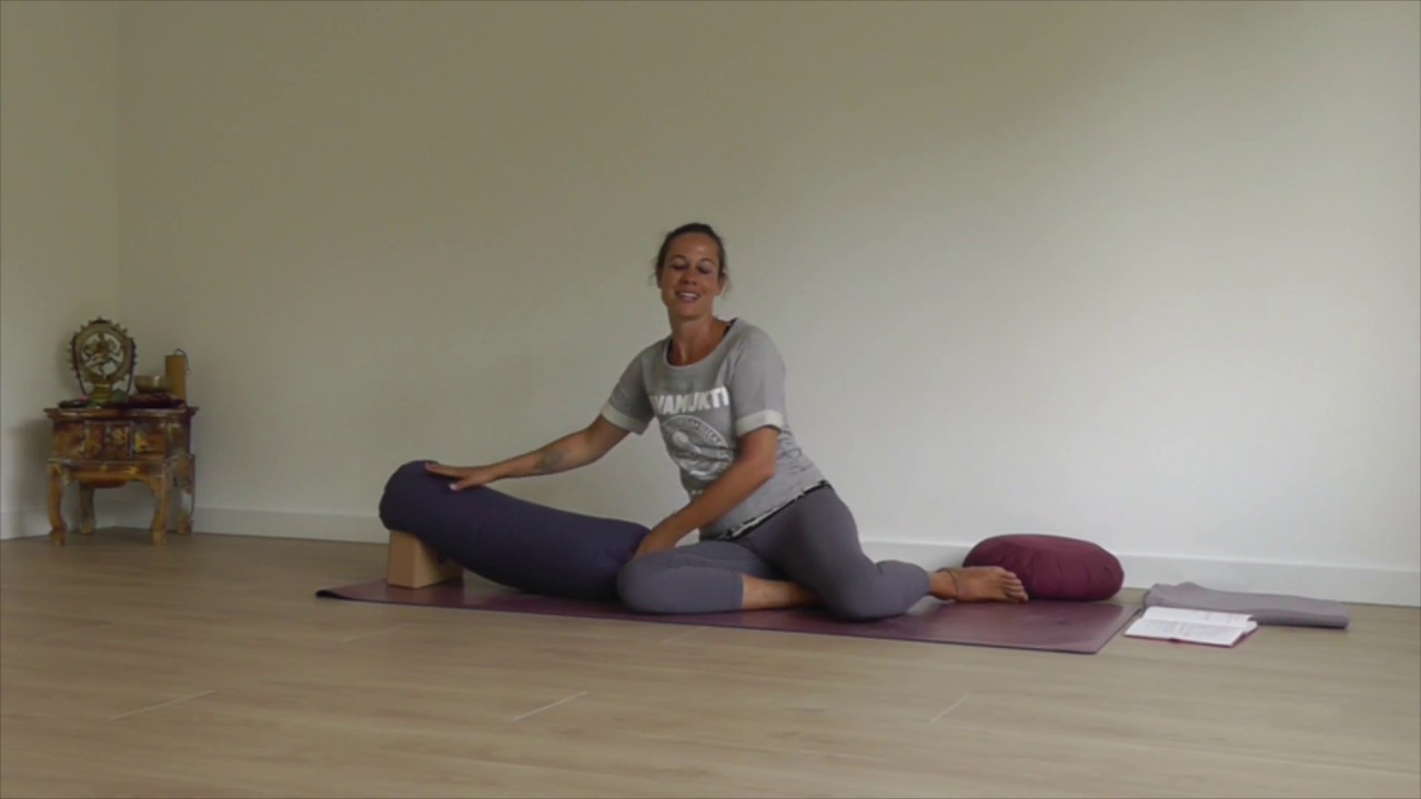 One World Yoga 40 Minuten Yin Yoga Sequenz zum Element Holz - YouTube