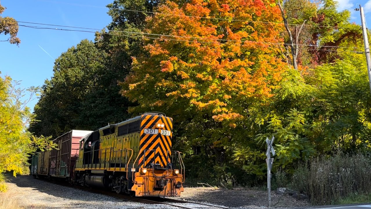 W&LE 301 on the Ravenna Local at Lake Rockwell Road -10/10/2022 - YouTube