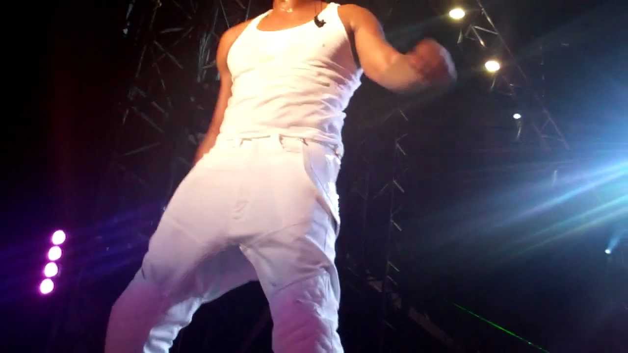 Nice & Slow- Usher performance in South Africa - YouTube