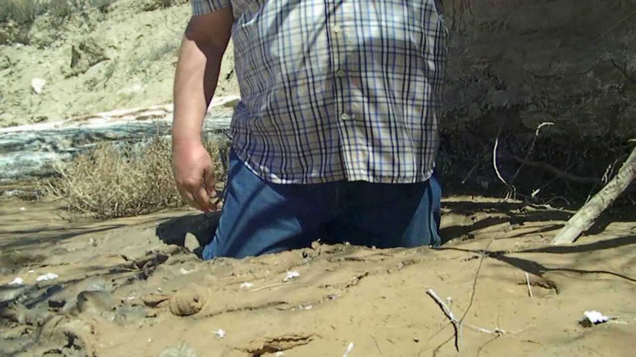 087b-Thick And Deep Quicksand Sink, Sinking In - YouTube