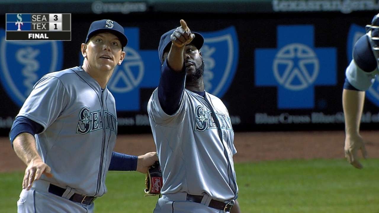 4/27/15: Walker makes use of early lead for first win - YouTube