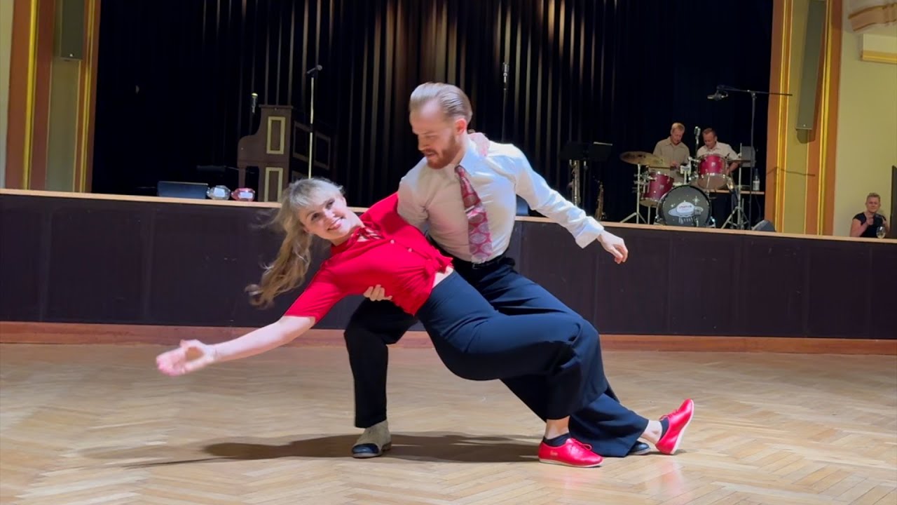 Boogie Woogie Dance Show by Sondre & Tanya - YouTube