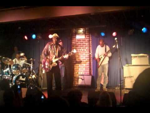 Chuck Berry Concert in the Duck Room at Blueberry Hill - YouTube