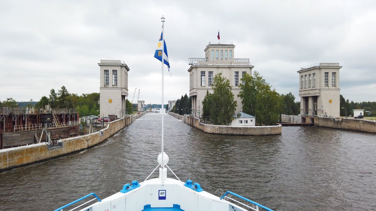 Cruise Ship ilya Repin in Gorodets Lock - YouTube