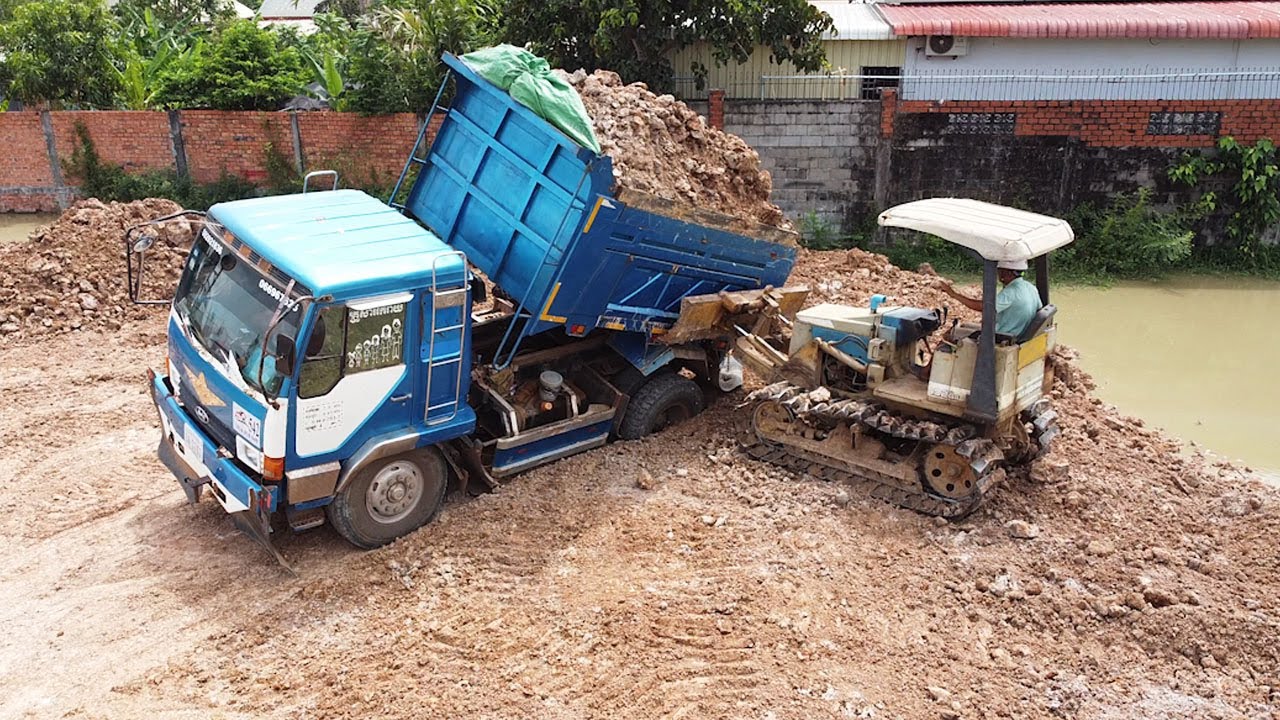 Wonderful dump truck overload working! Great bulldozer & dump trucks ...