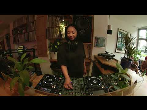 Bereket w/ Nana Yaa (Techno, Electro DJ Set) | mono•radio