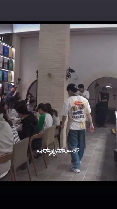 Kyungsoo and Dongju interaction on GBRB and KKPP Food - YouTube