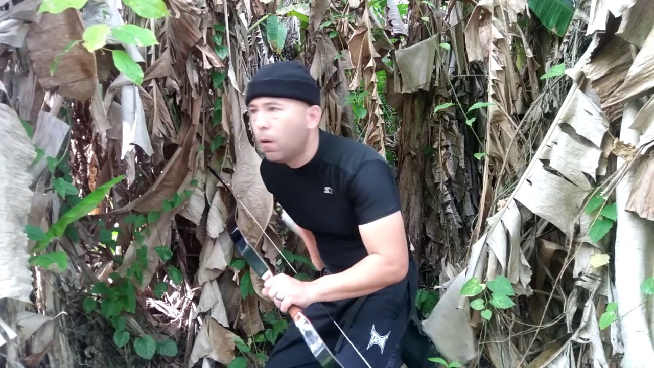 ARCHER VS PREDATOR - YouTube