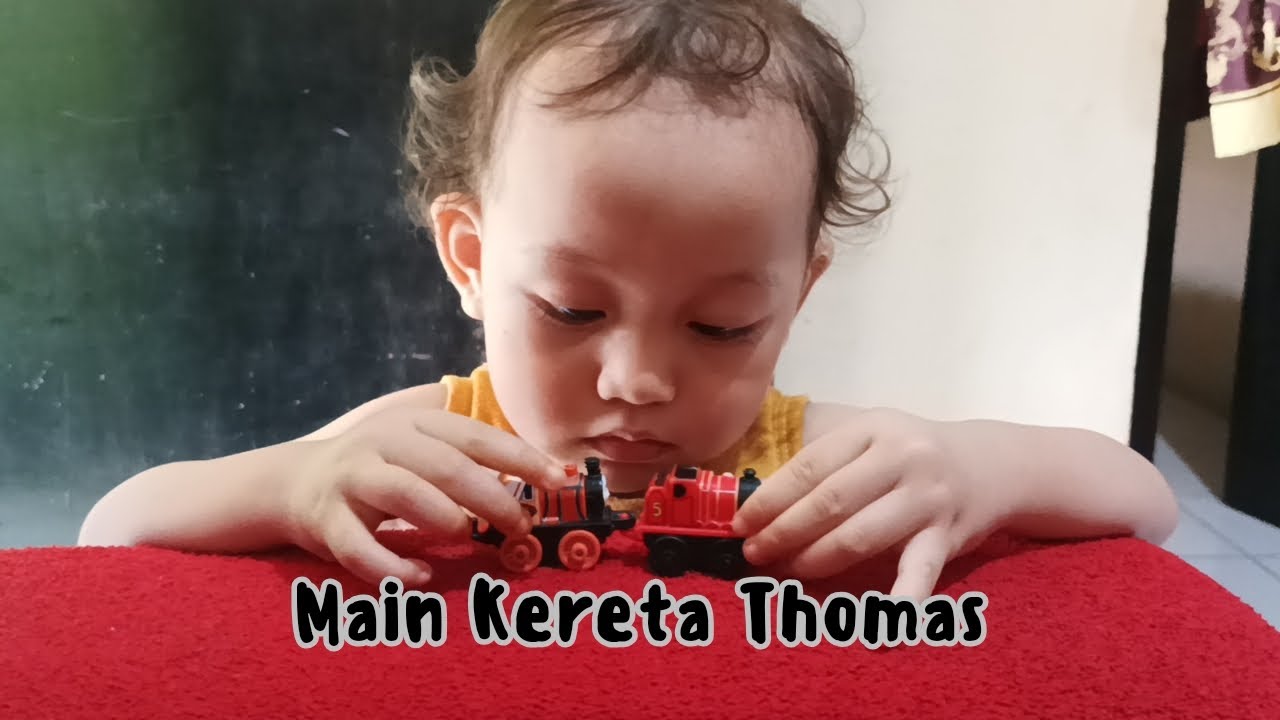 Gibran Asyik Sendiri Main Kereta Api Thomas || Diary Gibran - YouTube