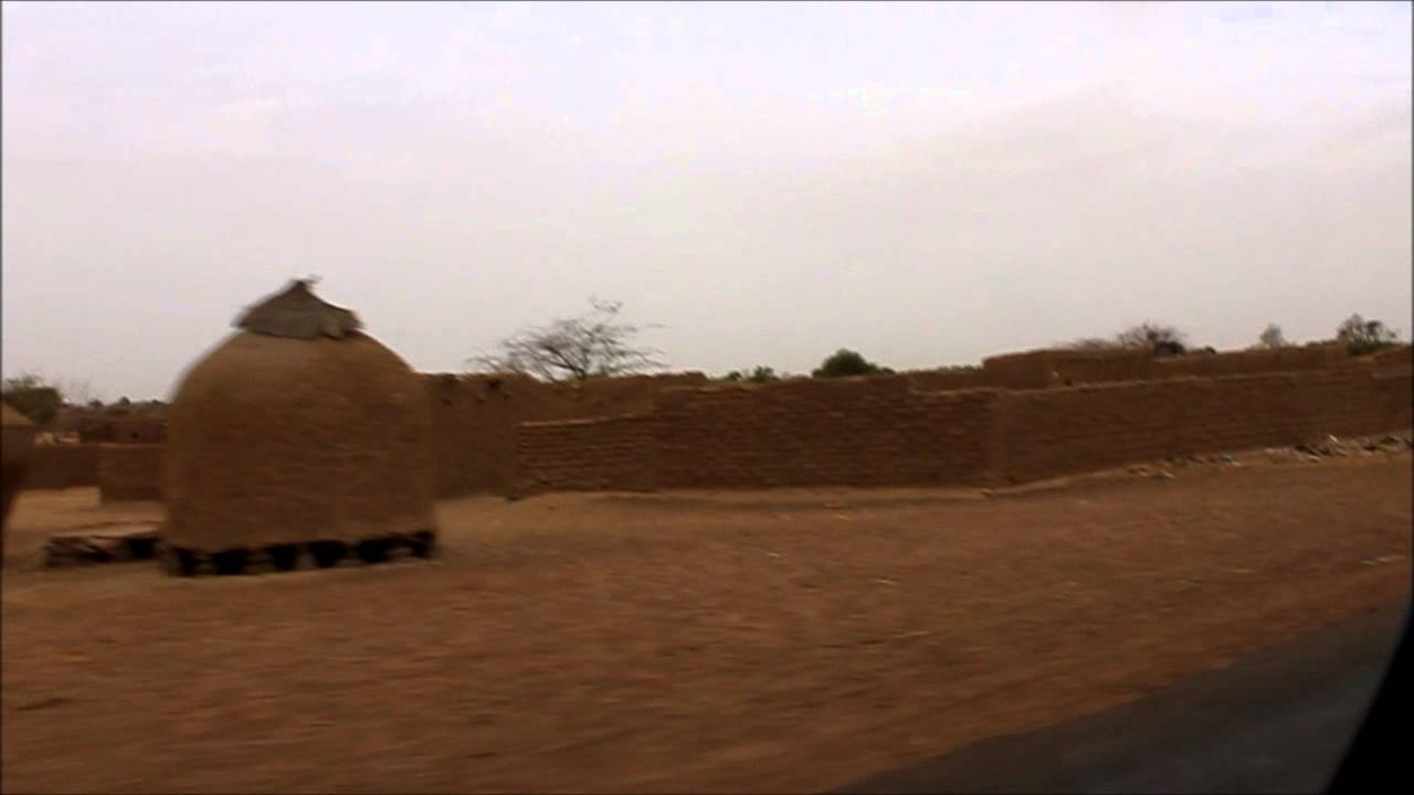 Village alongside road Niamey - Zinder, Niger - YouTube
