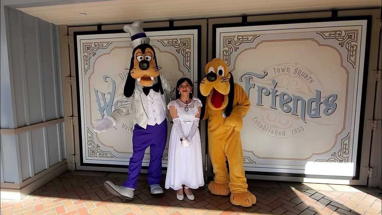 Princess Berry Violet meets Platinum Pluto and Goofy at Disneyland 2023 ...