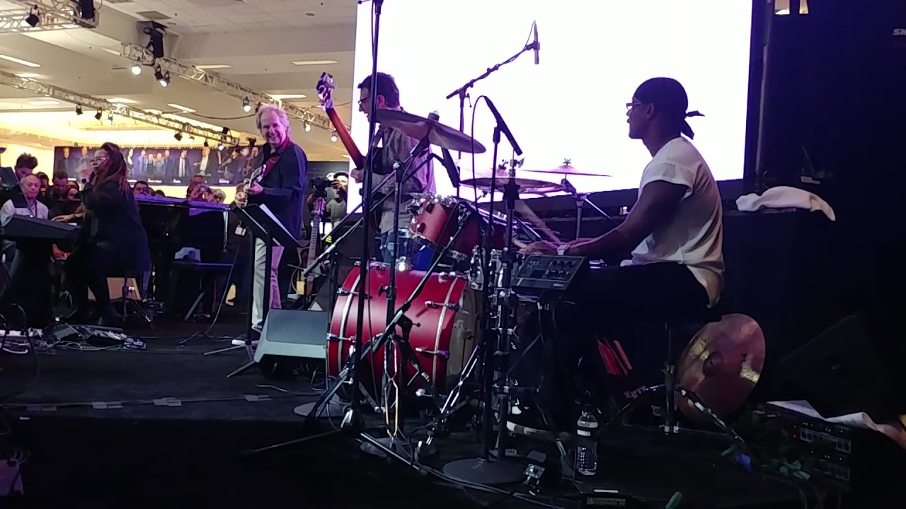 NAMM SHOW 2018 Lee Ritenour Band - YouTube