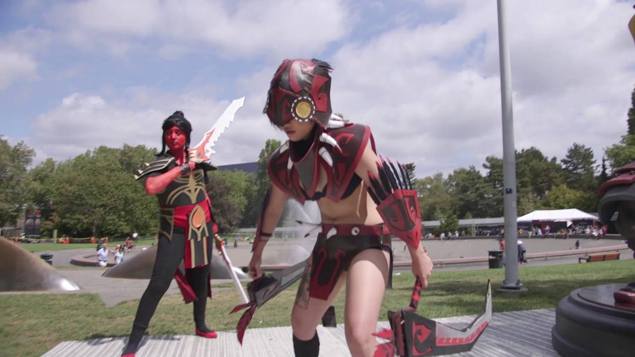 Gareth at The International 2016 - Day 3 - The Cosplayers - YouTube