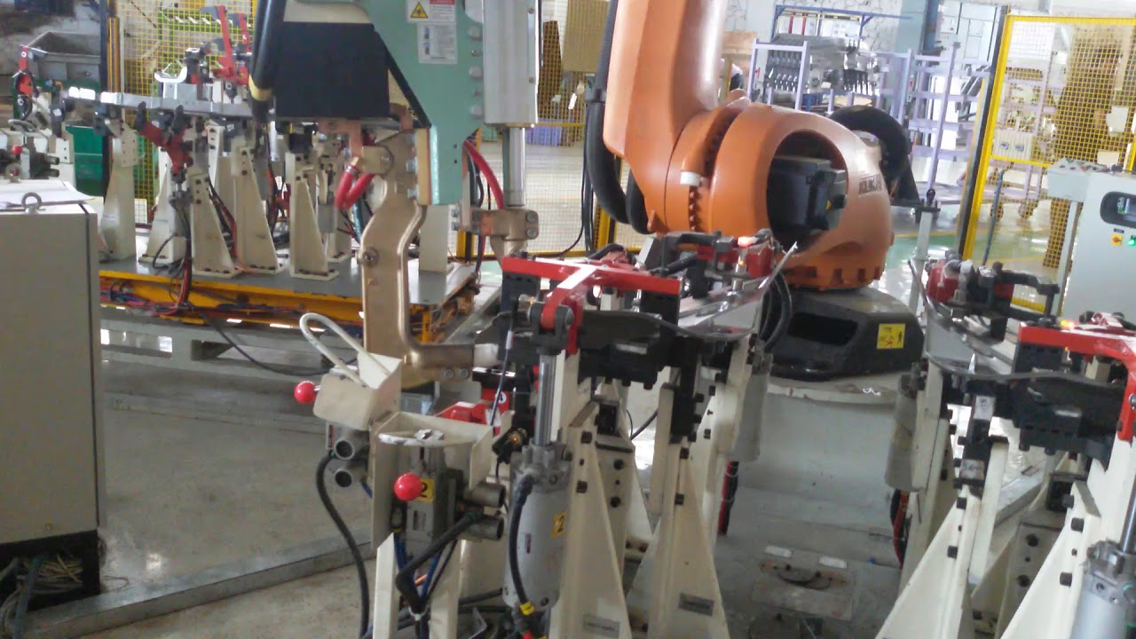 Robotic Spot Welding Automation Fender - YouTube