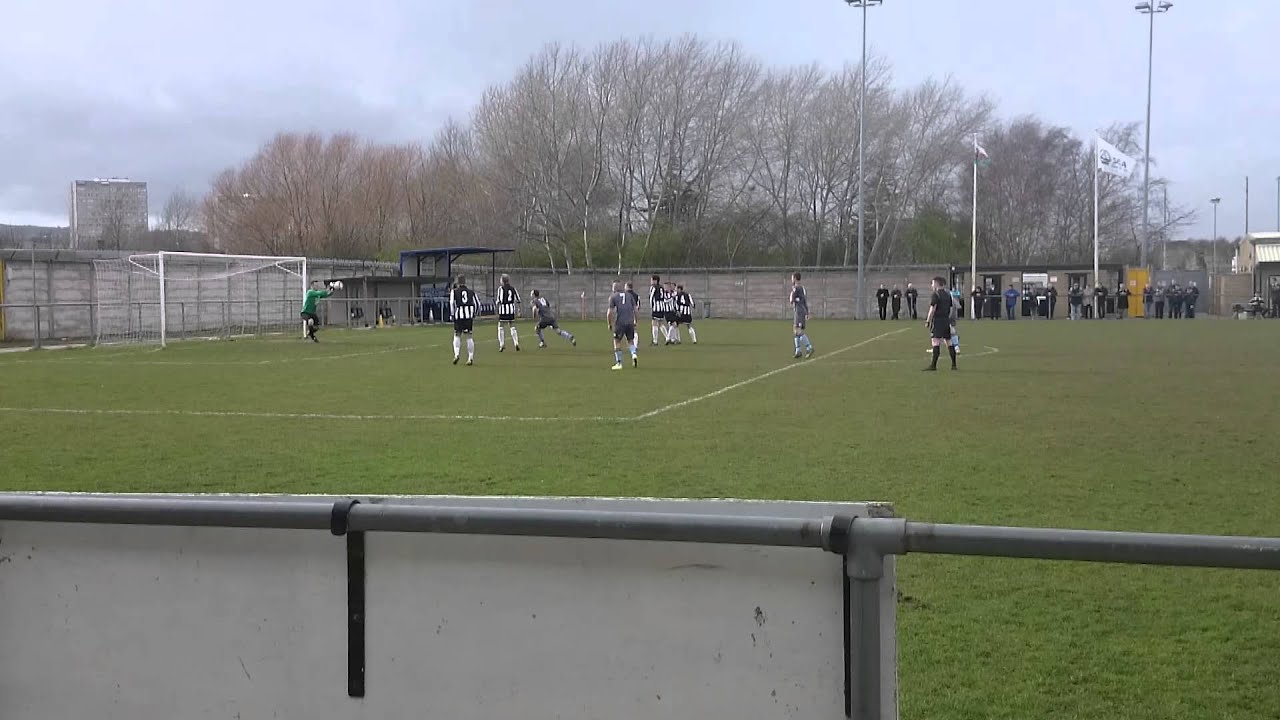 Flint Town United v Rhayader Town - YouTube