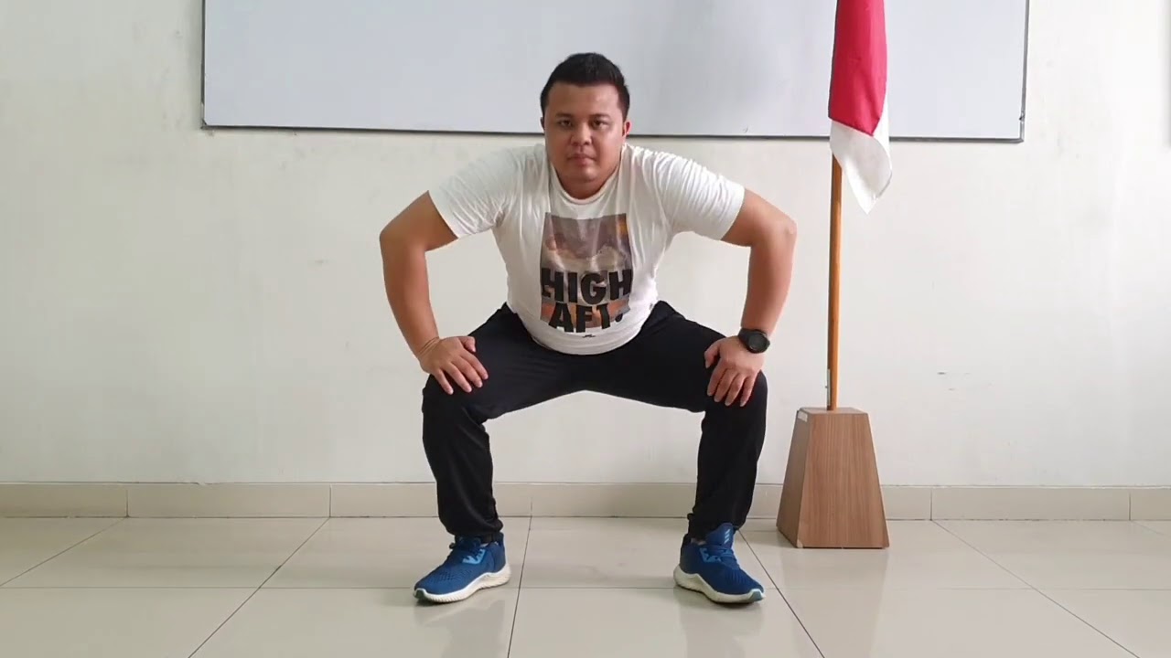 Pengertian dan Contoh Gerakan Pemanasan Statis dan Dinamis - YouTube