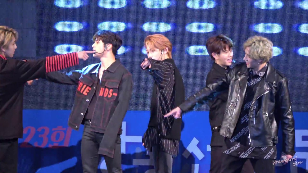 181014 선사문화축제 Stray Kids "My Pace" (Felix) - YouTube