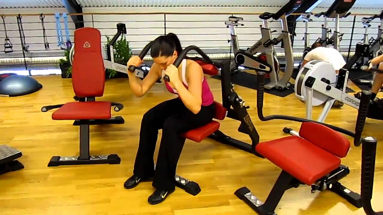 Mage och korsryggmaskin - gymleco cirkelträning 965 - YouTube