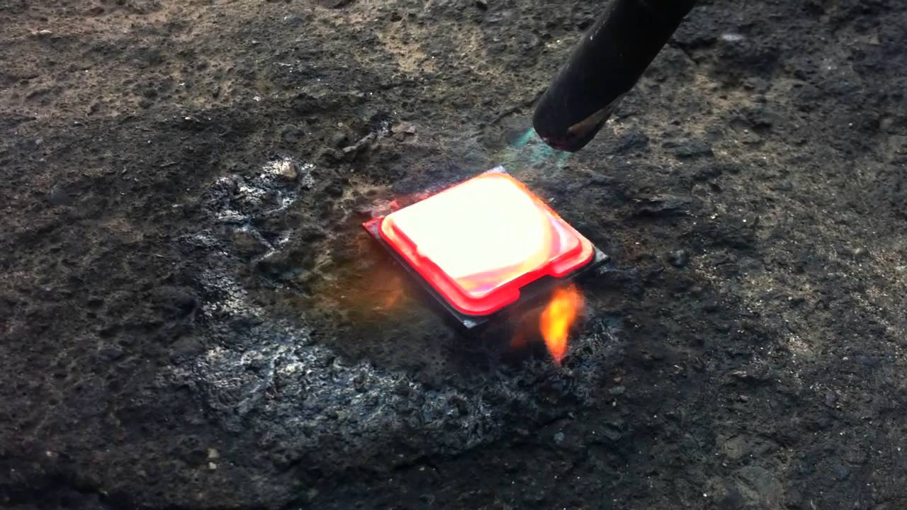 Core 2 Duo on Fire (1200 °C) - YouTube