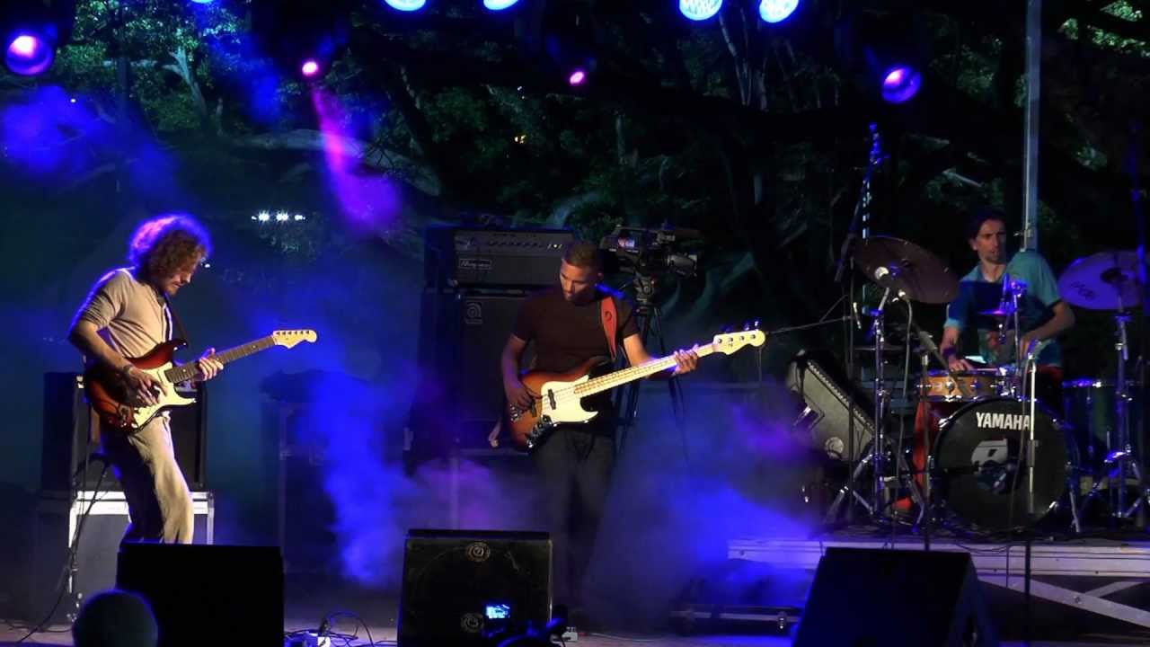 AKPÉ MOTION Sensual Feeling " Live " - YouTube