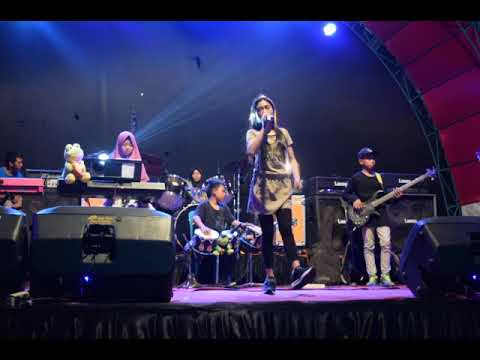 Salah Apa Aku-LIVE TOM Kuliner Cover Siswi SMP N 4 BAE KUDUS Orkes New Looh Kodook
