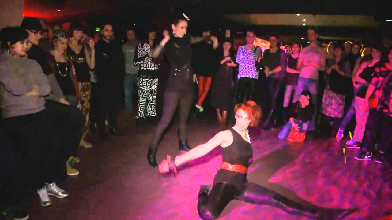Movement 17.12. 2010 Voguing battle final - YouTube