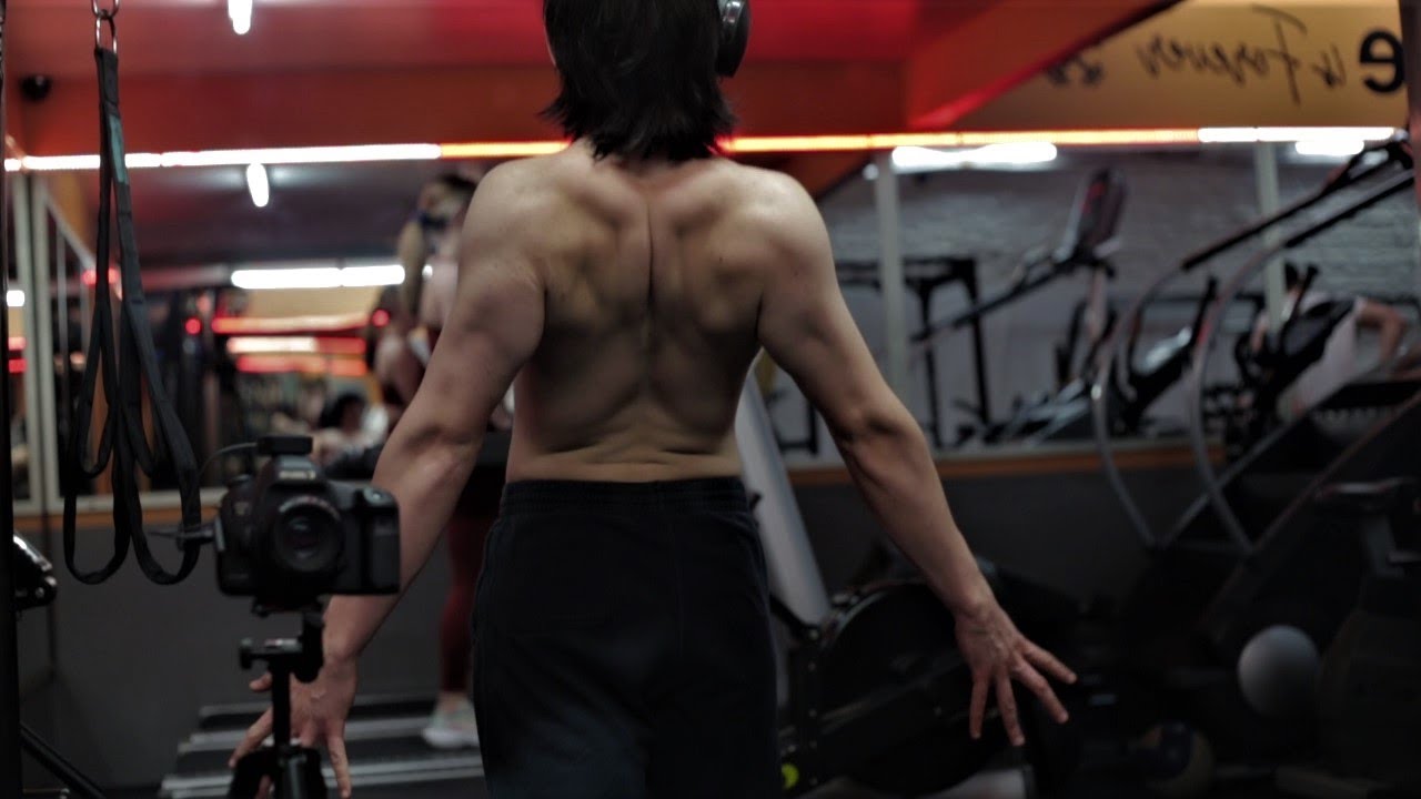 Trying to build the baki back(episode 42 of the bulk) - YouTube