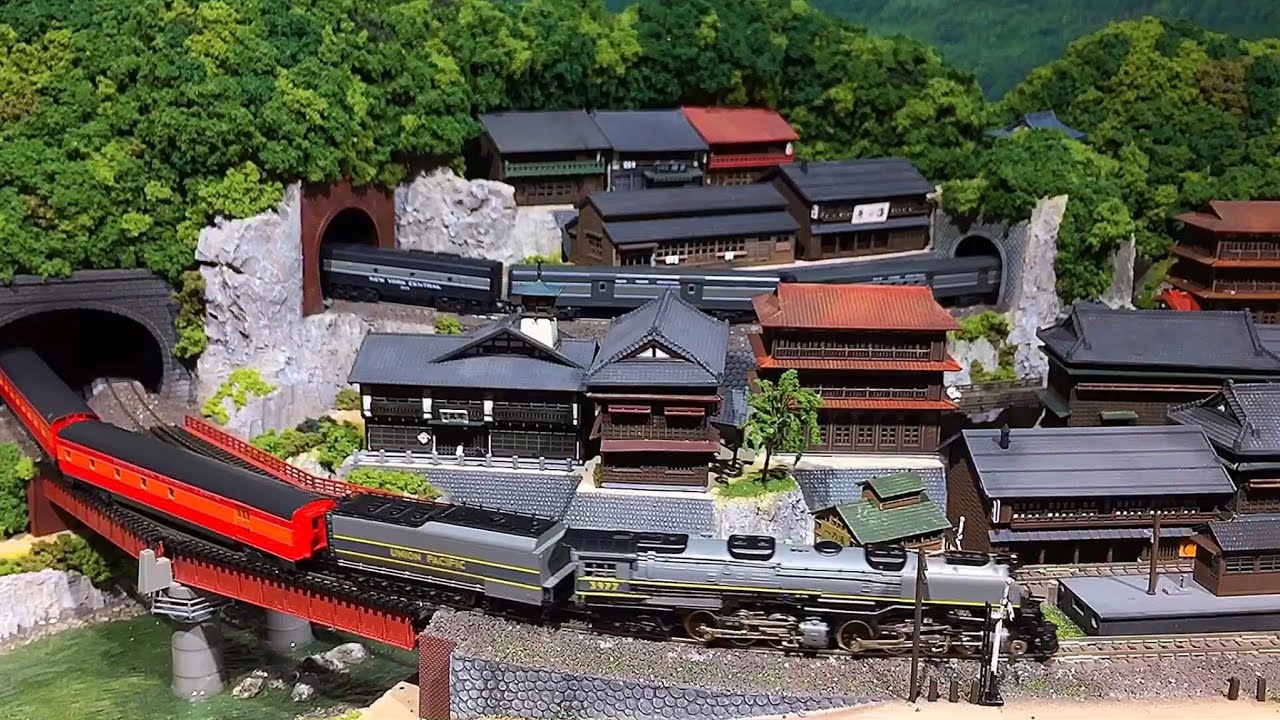 SP Morning Daylight & gray Challenger run through a hot spring town in ...