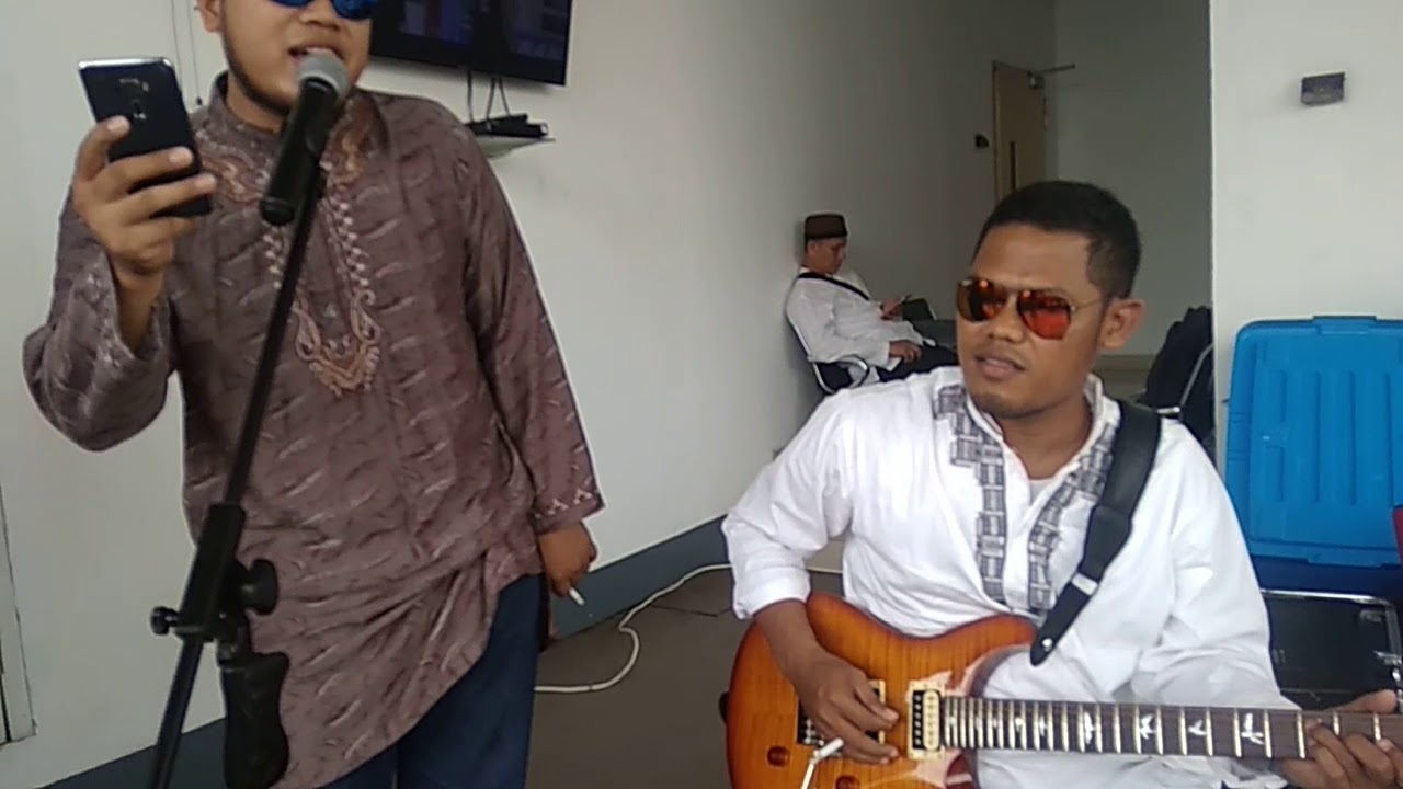 Mandiri Club' Band pada acara "Pemotongan Hewan Kurban di Bank Mandiri ...