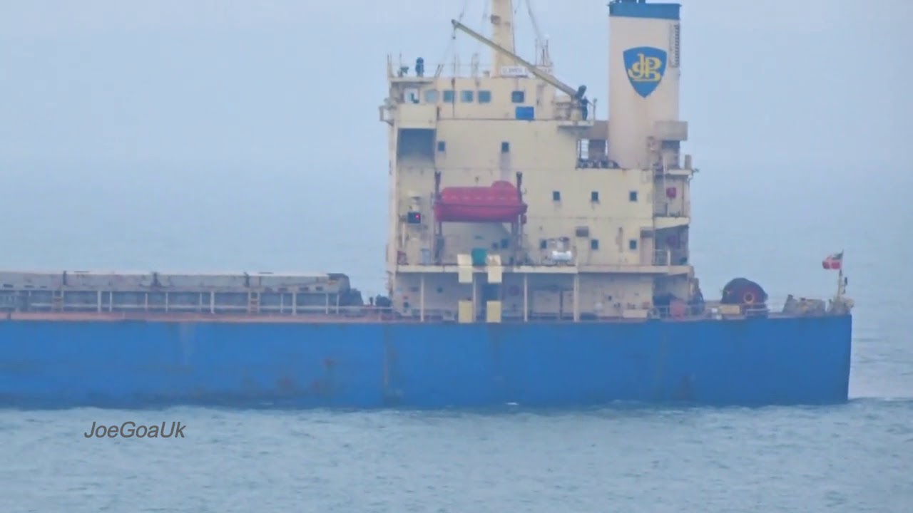 Clipper Endeavour, harbour pilot - YouTube