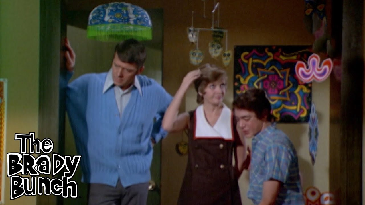 Greg Brady Turns Mike's Den into a Groovy Bachelor Pad - YouTube