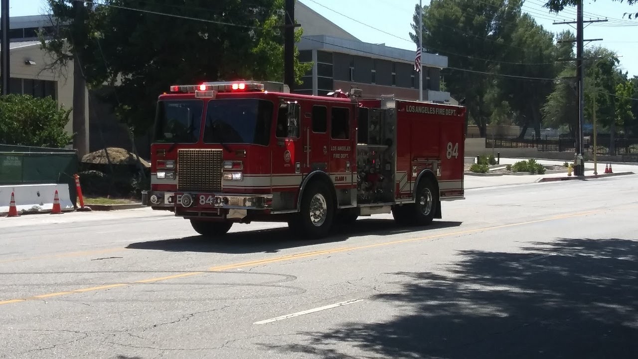 LAFD Engine 84 Responding - YouTube