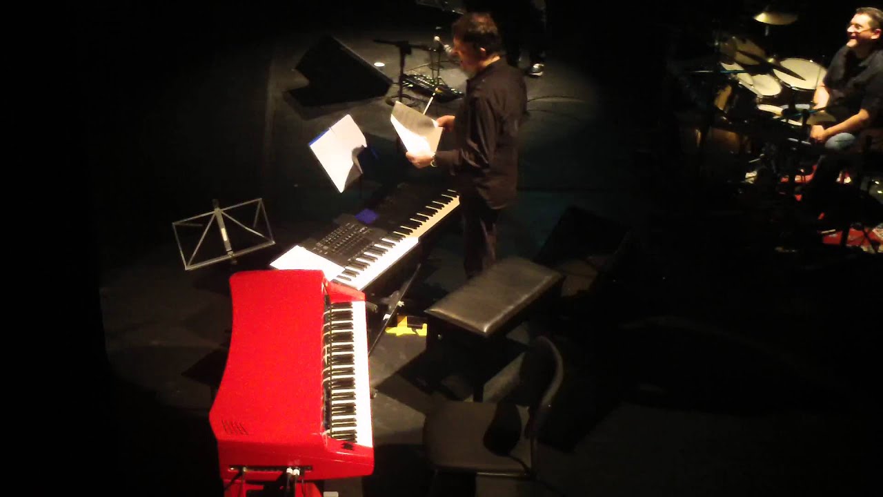 Eumir Deodato apresenta o Rhodes Mark 7 - YouTube