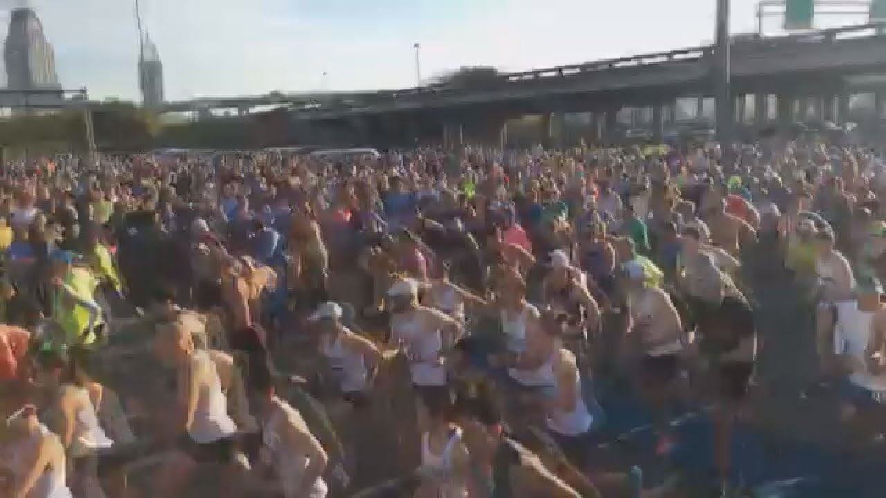 Thousands crowd downtown Mobile for Azalea Trail Run - YouTube