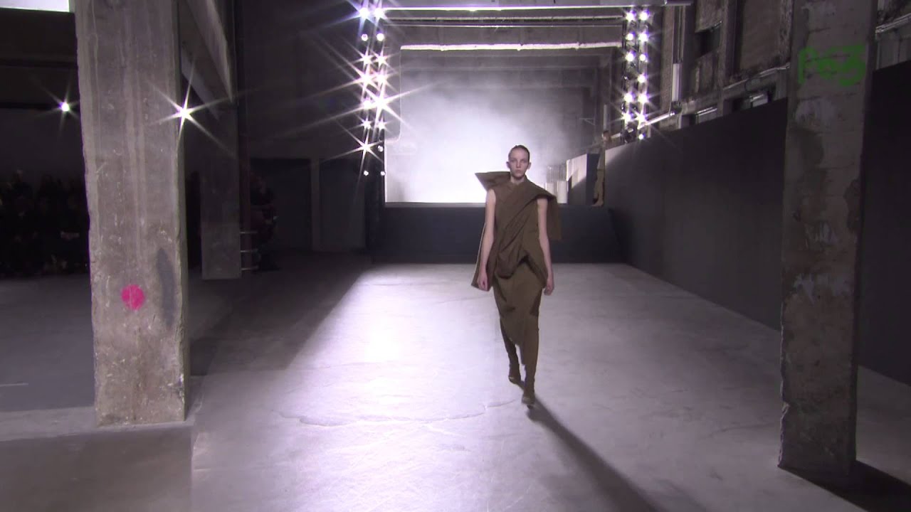 RICK OWENS FW15 WOMENS - SPHINX - YouTube