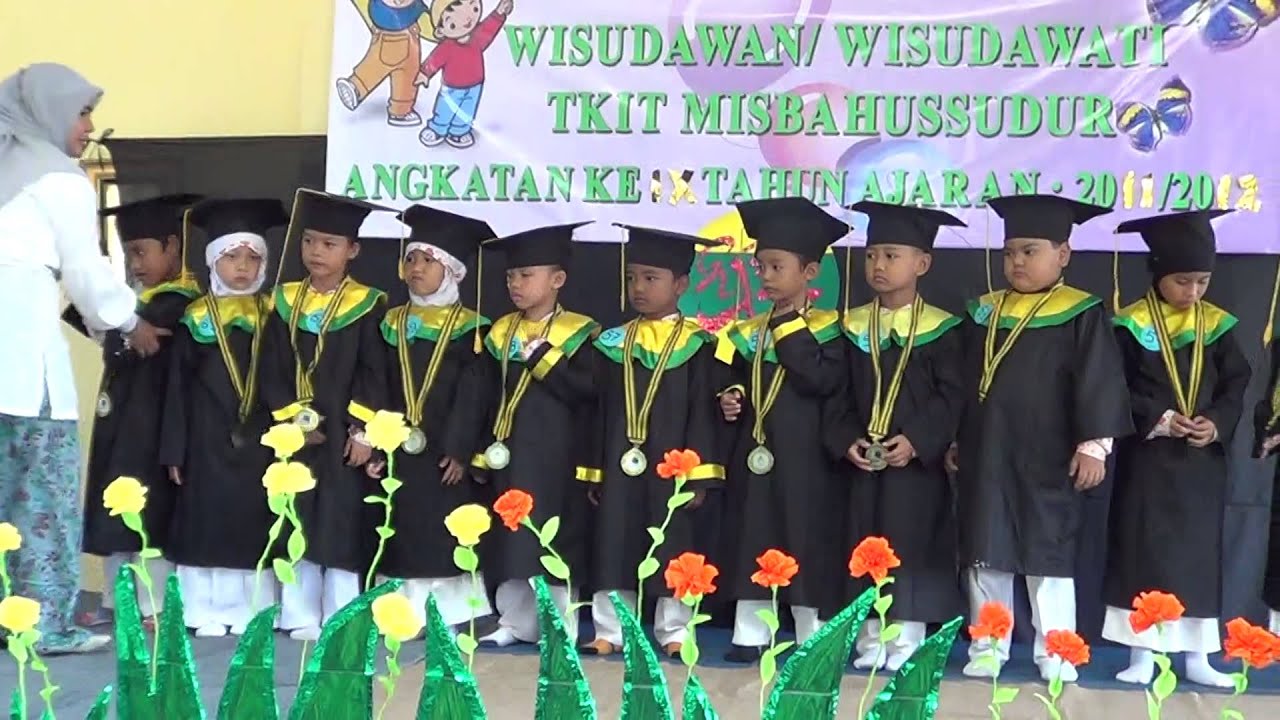 Chika Wisuda TK Misbahussudur th 2011 Taman Raya Citayam - YouTube