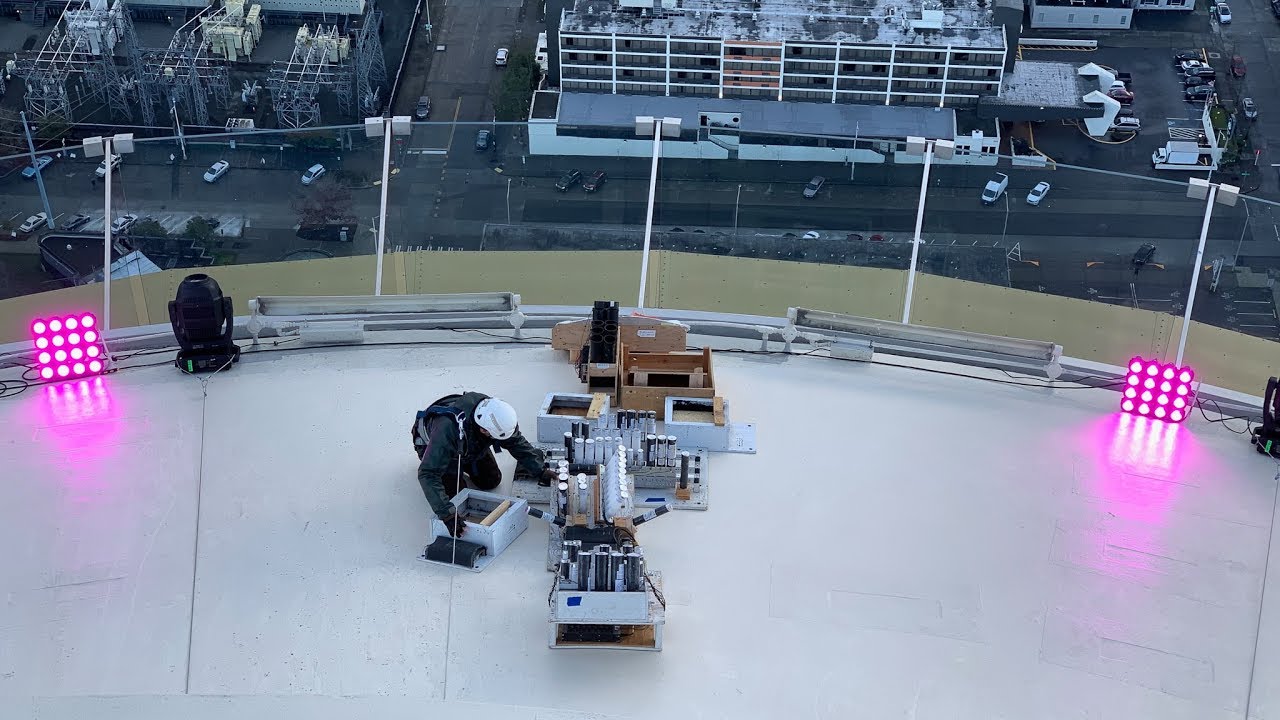 Pyrotechnic workers transform Seattle's Space Needle for 2019 New Year ...