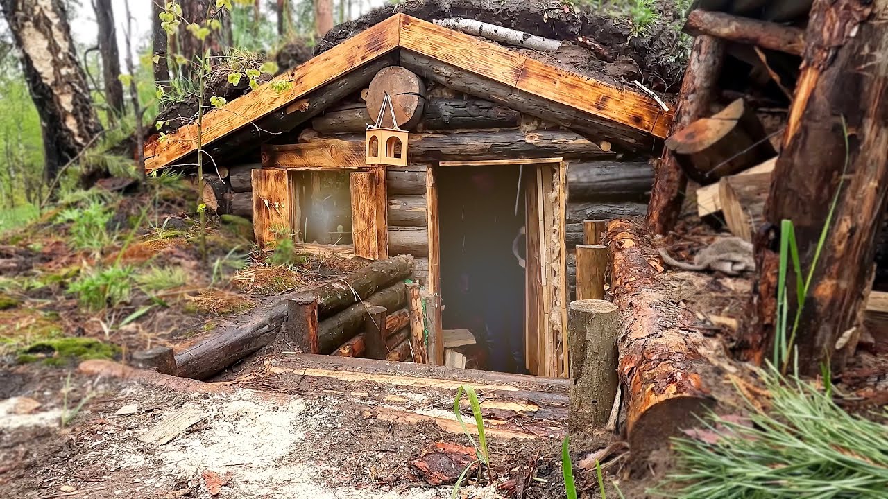 Hiding from the RAIN in an HOUSE UNDERGROUND and cooking burgers ...