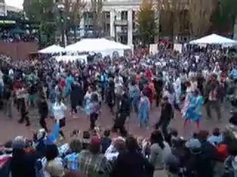Portland Zombie Walk 2009 - Thriller Dance - YouTube