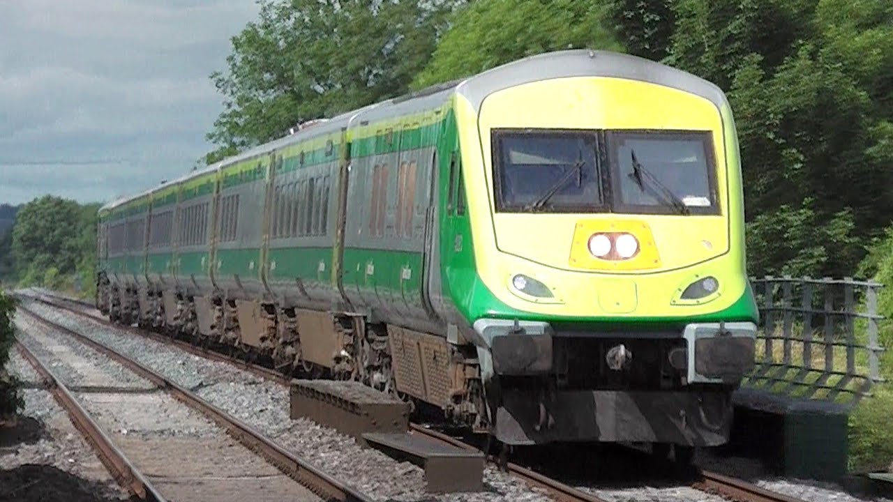 IE Mark 4 Intercity Train + 201 Class Loco - Monasterevin Station ...