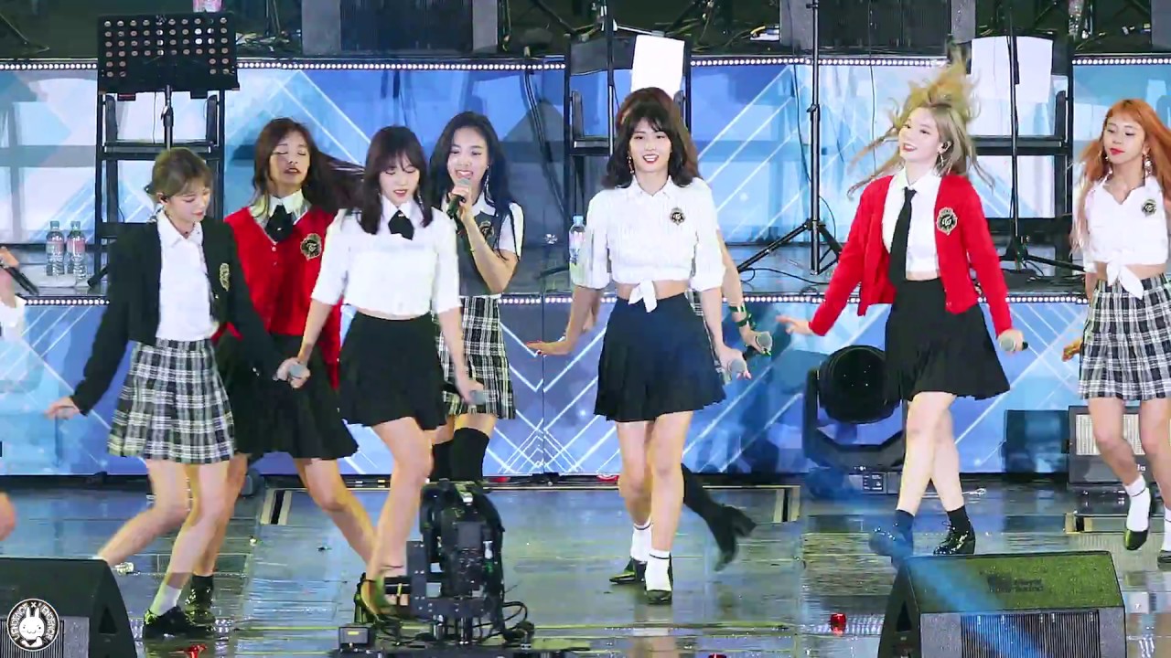 [4K] 180623 트와이스 모모 직캠 'Cheer Up(치어업)' TWICE(Momo Hirai) Fancam @롯데패밀리 ...
