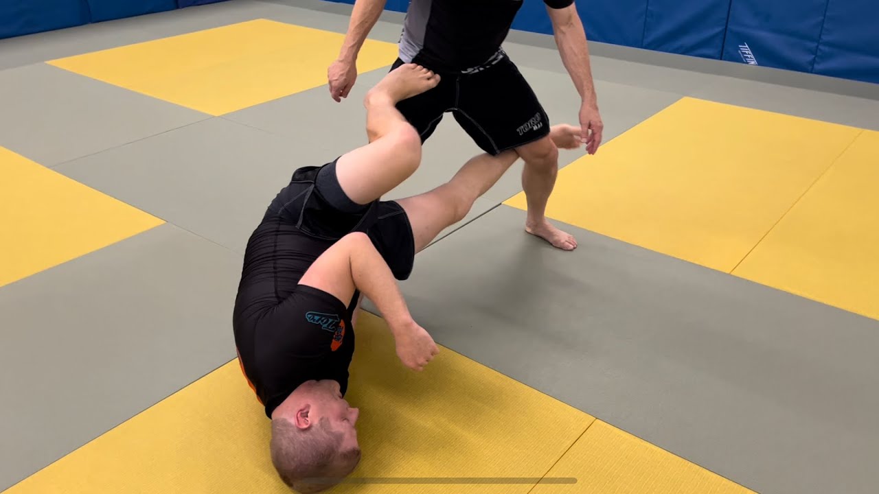 Guard Part 21: Reverse De La Riva tripod + reverse tripod sweep - YouTube