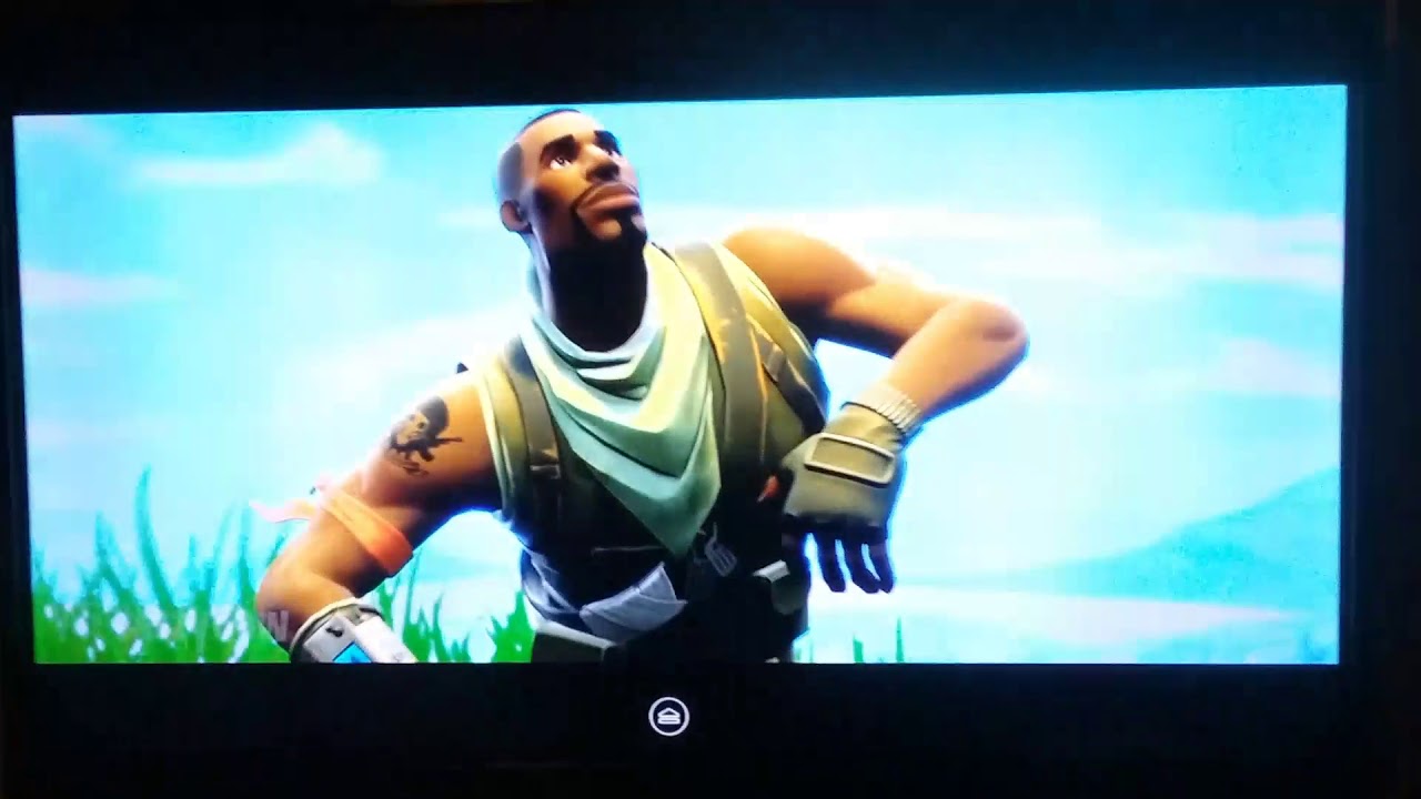 Reacting to default dance music vid(it's awesome) - YouTube