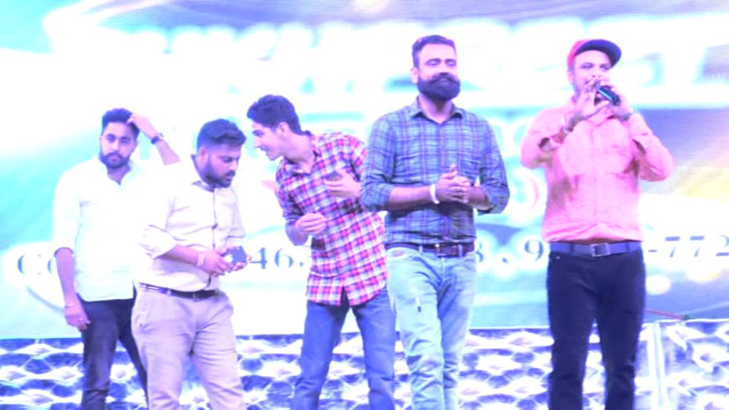 Masti Entertainment Vicky With Amrit Maan Desi da dram - YouTube