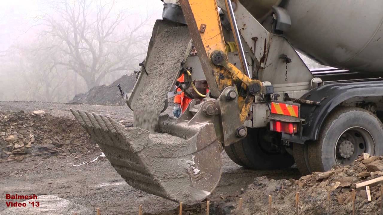 Building a Cow Shed (25) - Pouring the Concrete. - YouTube