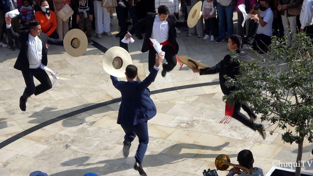 Los chalanes de Perú Milenario. En en el Jockey Plaza, con Jerzy’s Band ...